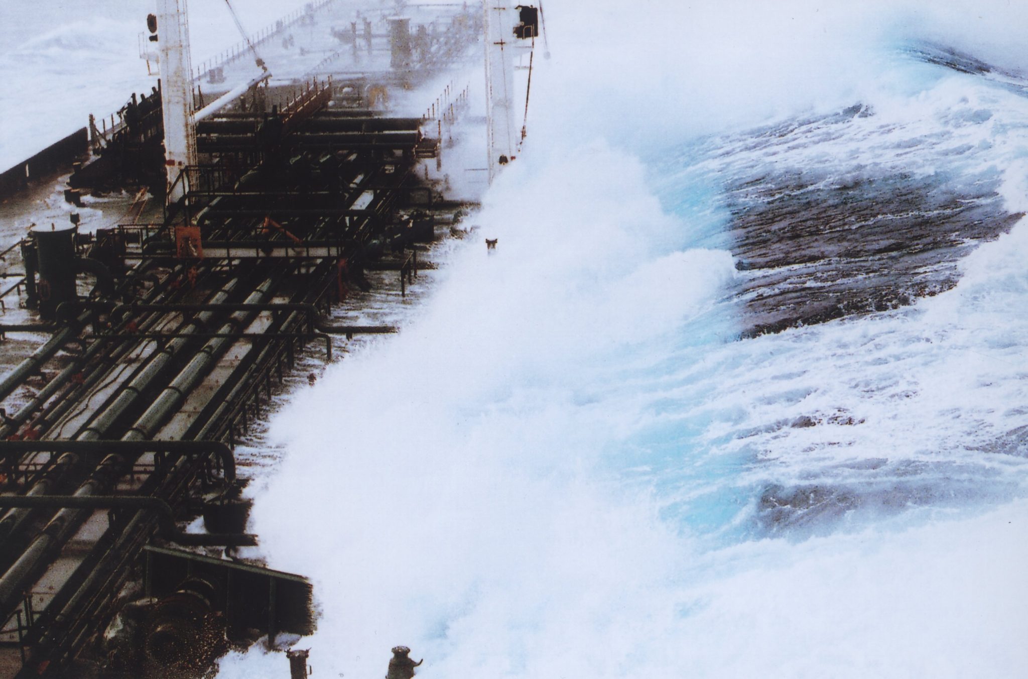 What is a rogue wave? The science behind ship-sinking monster waves