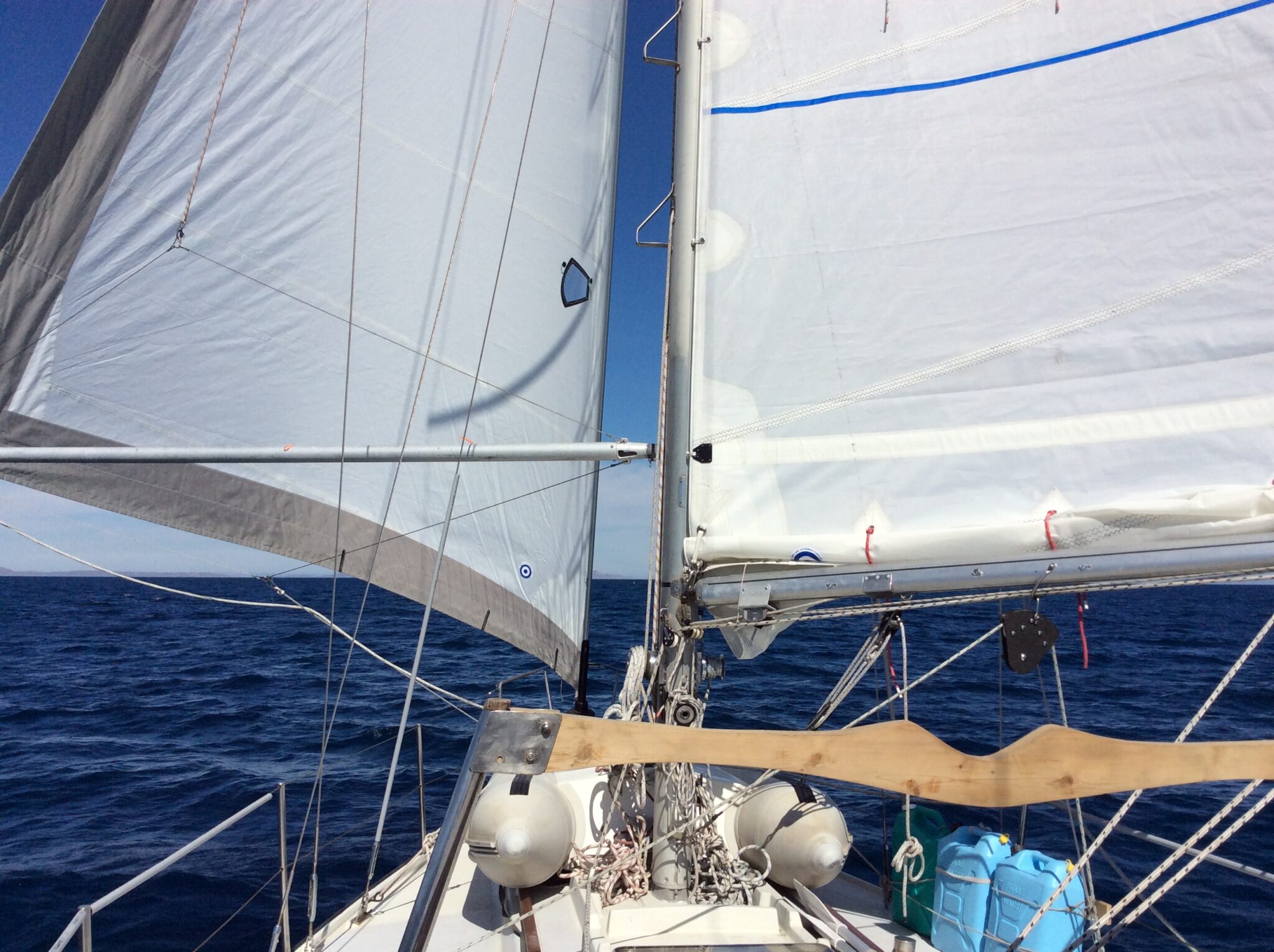 Downwind sailing: 3 strategies for sailing downwind in comfort and ...