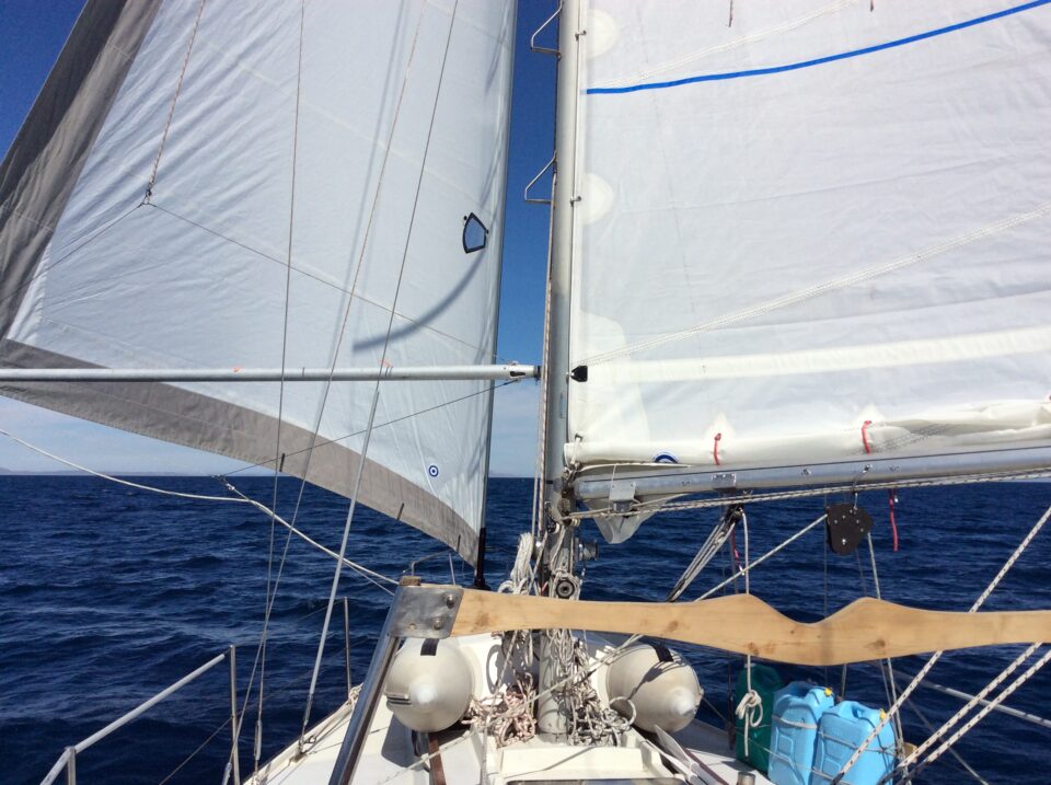 Downwind sailing: 3 strategies for sailing downwind in comfort and ...